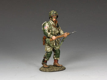 DD220 OFFICER WITH CARBINE - The History Store